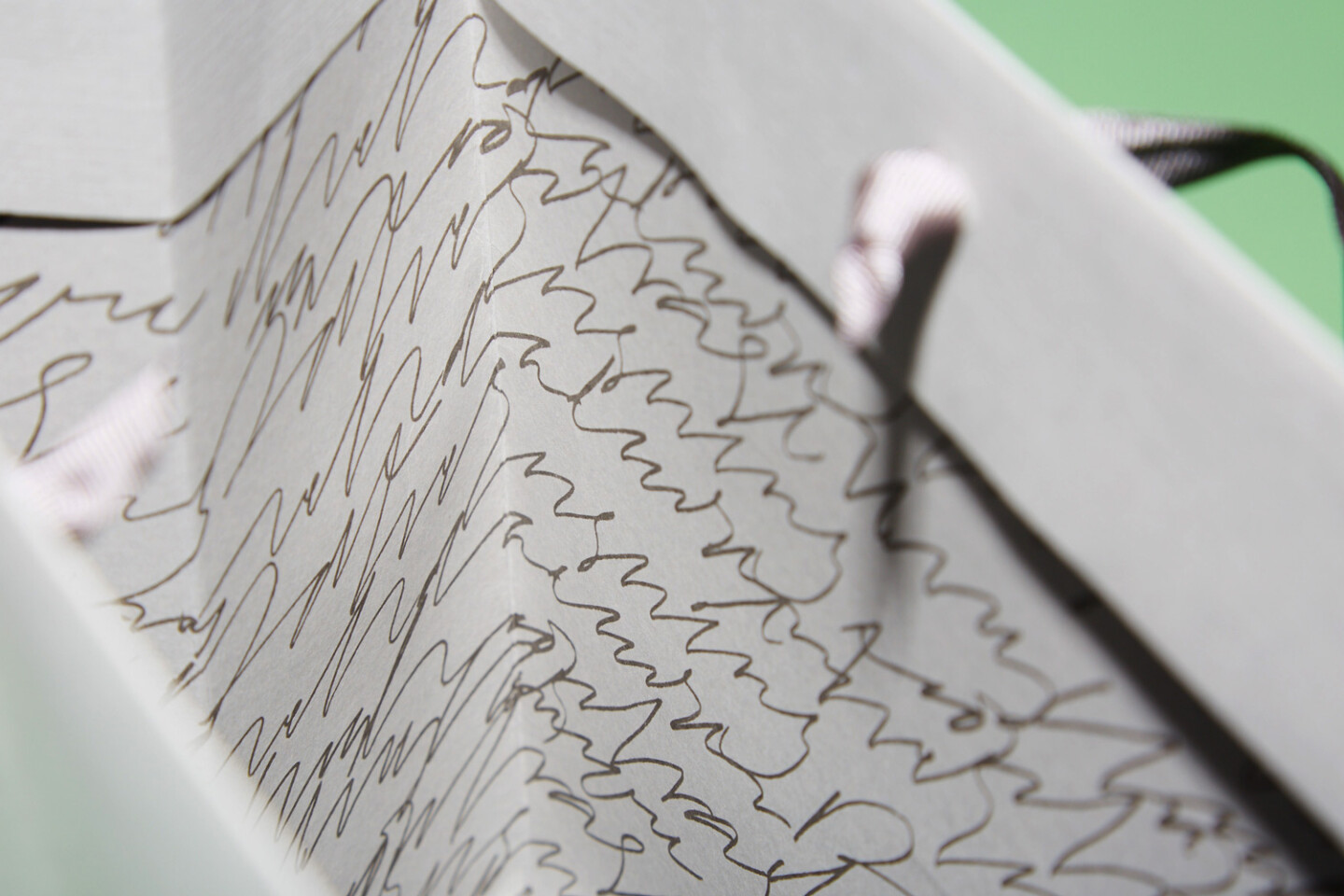 Bespoke Luxury Paper Carrier Bag Entourage > Progress Packaging