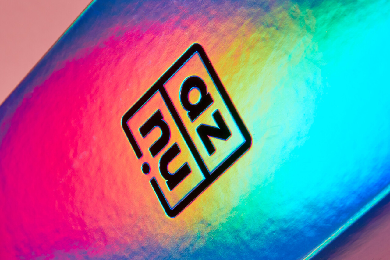 Aznu Holographic Mobile Phone Presentation Box > Progress