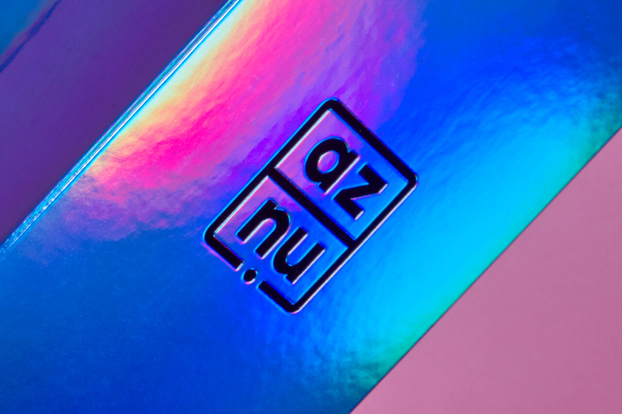 Aznu Holographic Mobile Phone Presentation Box > Progress